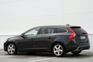 Grey Volvo V60 2012 in Riga, with an engine capacity of 2.00 L and mileage of 191 thousand km for 7700 €, photo 5 on AUTOMOTO.COM.LV