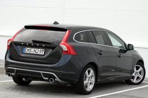 Grey Volvo V60 2012 in Riga, with an engine capacity of 2.00 L and mileage of 191 thousand km for 7700 €, photo 7 on AUTOMOTO.COM.LV