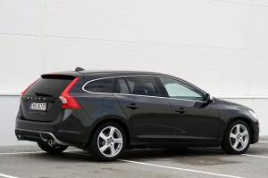 Grey Volvo V60 2012 in Riga, with an engine capacity of 2.00 L and mileage of 191 thousand km for 7700 €, photo 8 on AUTOMOTO.COM.LV