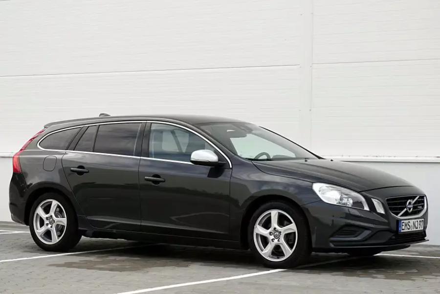 Grey Volvo V60 2012 in Riga, with an engine capacity of 2.00 L and mileage of 191 thousand km for 7700 €, photo 9 on AUTOMOTO.COM.LV