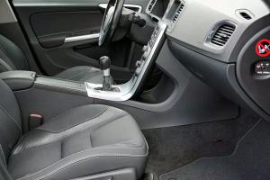 Grey Volvo V60 2012 in Riga, with an engine capacity of 2.00 L and mileage of 191 thousand km for 7700 €, photo 10 on AUTOMOTO.COM.LV