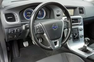 Grey Volvo V60 2012 in Riga, with an engine capacity of 2.00 L and mileage of 191 thousand km for 7700 €, photo 11 on AUTOMOTO.COM.LV
