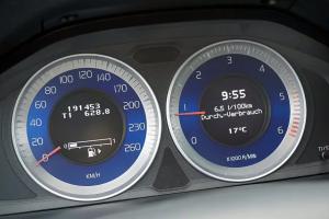 Grey Volvo V60 2012 in Riga, with an engine capacity of 2.00 L and mileage of 191 thousand km for 7700 €, photo 12 on AUTOMOTO.COM.LV