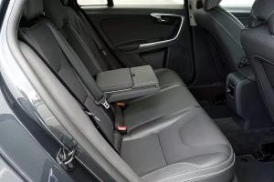 Grey Volvo V60 2012 in Riga, with an engine capacity of 2.00 L and mileage of 191 thousand km for 7700 €, photo 16 on AUTOMOTO.COM.LV