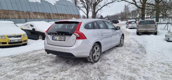 Pelēks Volvo V60 2012 Valmiera, ar dzinēja tilpumu 2.00 L un nobraukumu 344 tūkst. km par 5100 €, foto 3 vietnē AUTOMOTO.COM.LV