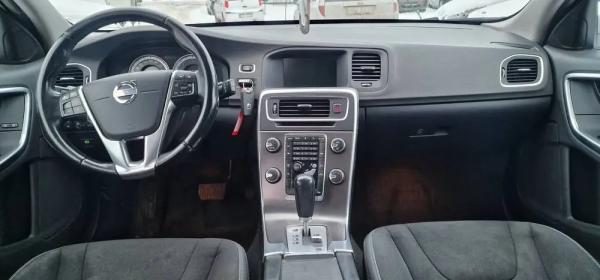 Pelēks Volvo V60 2012 Valmiera, ar dzinēja tilpumu 2.00 L un nobraukumu 344 tūkst. km par 5100 €, foto 7 vietnē AUTOMOTO.COM.LV