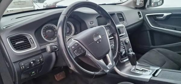 Pelēks Volvo V60 2012 Valmiera, ar dzinēja tilpumu 2.00 L un nobraukumu 344 tūkst. km par 5100 €, foto 8 vietnē AUTOMOTO.COM.LV