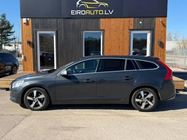 Grey Volvo V60 2012 in Riga, with an engine capacity of 2.00 L and mileage of 237 thousand km for 7490 €, photo 8 on AUTOMOTO.COM.LV