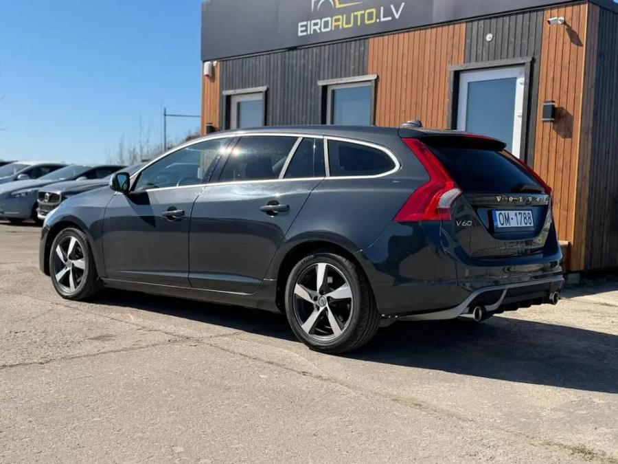 Grey Volvo V60 2012 in Riga, with an engine capacity of 2.00 L and mileage of 237 thousand km for 7490 €, photo 10 on AUTOMOTO.COM.LV