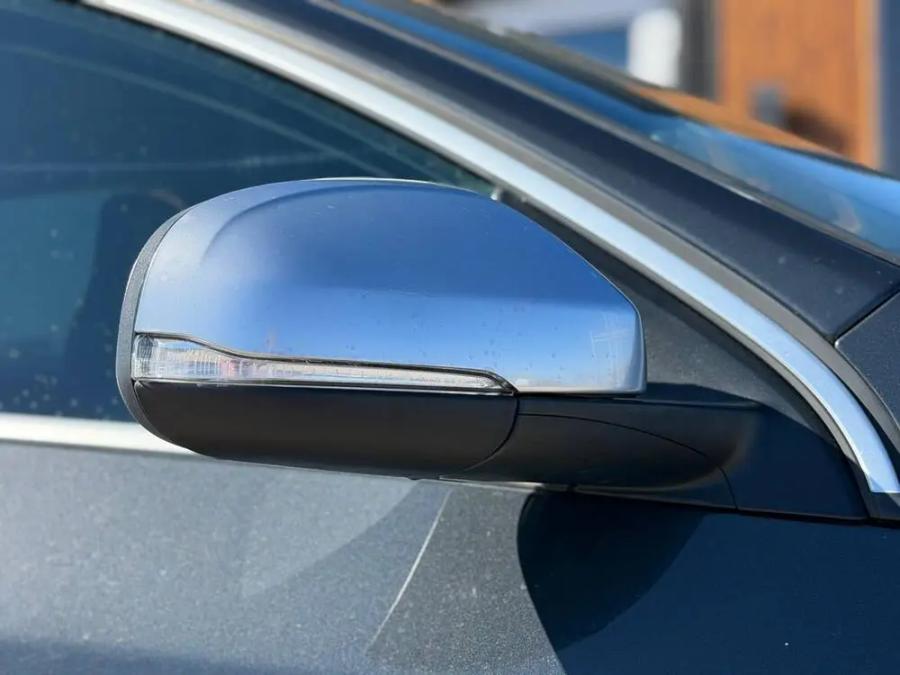 Grey Volvo V60 2012 in Riga, with an engine capacity of 2.00 L and mileage of 237 thousand km for 7490 €, photo 11 on AUTOMOTO.COM.LV