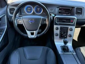 Grey Volvo V60 2012 in Riga, with an engine capacity of 2.00 L and mileage of 237 thousand km for 7490 €, photo 17 on AUTOMOTO.COM.LV