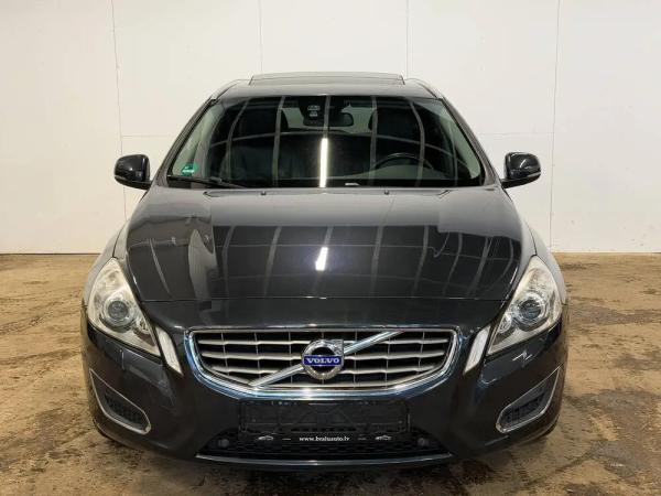 Pelēks Volvo V60 2012 Jūrmala, ar dzinēja tilpumu 2.00 L un nobraukumu 332 tūkst. km par 6495 €, foto 6 vietnē AUTOMOTO.COM.LV