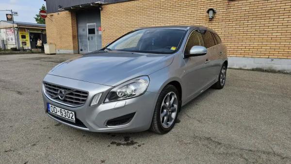 Grey Volvo V60 2012 in Riga, with an engine capacity of 2.00 L and mileage of 235 thousand km for 6550 €, photo 1 on AUTOMOTO.COM.LV