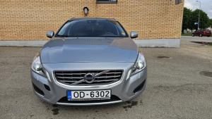 Pelēks Volvo V60 2012 Rīga, ar dzinēja tilpumu 2.00 L un nobraukumu 235 tūkst. km par 6550 €, foto 3 vietnē AUTOMOTO.COM.LV