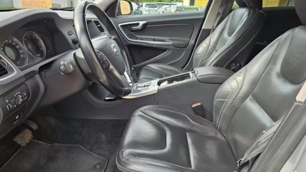 Grey Volvo V60 2012 in Riga, with an engine capacity of 2.00 L and mileage of 235 thousand km for 6550 €, photo 9 on AUTOMOTO.COM.LV