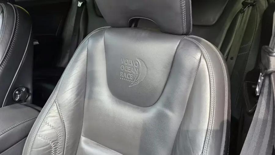 Pelēks Volvo V60 2012 Rīga, ar dzinēja tilpumu 2.00 L un nobraukumu 235 tūkst. km par 6550 €, foto 13 vietnē AUTOMOTO.COM.LV