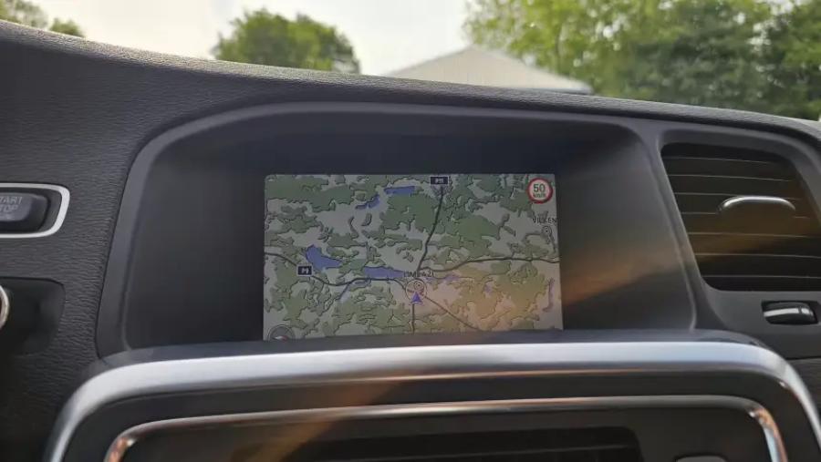 Pelēks Volvo V60 2012 Rīga, ar dzinēja tilpumu 2.00 L un nobraukumu 235 tūkst. km par 6550 €, foto 21 vietnē AUTOMOTO.COM.LV