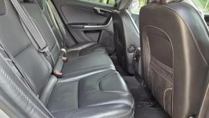 Pelēks Volvo V60 2012 Rīga, ar dzinēja tilpumu 2.00 L un nobraukumu 235 tūkst. km par 6550 €, foto 27 vietnē AUTOMOTO.COM.LV