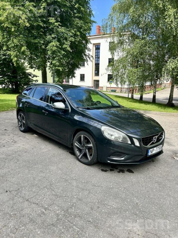 Grey Volvo V60 2012 in Talsi, with an engine capacity of 1.60 L and mileage of 317 thousand km for 4650 €, photo 1 on AUTOMOTO.COM.LV
