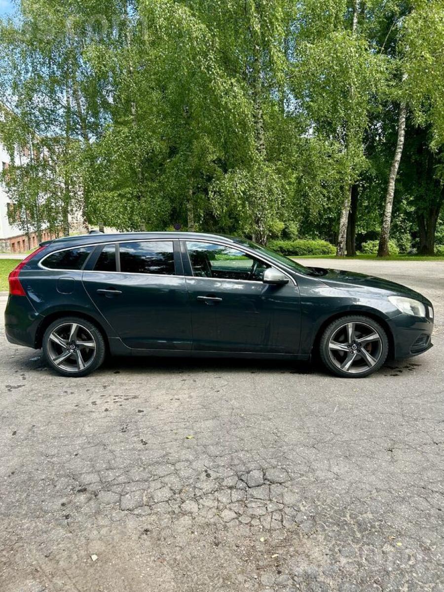 Pelēks Volvo V60 2012 Talsi, ar dzinēja tilpumu 1.60 L un nobraukumu 317 tūkst. km par 4650 €, foto 3 vietnē AUTOMOTO.COM.LV