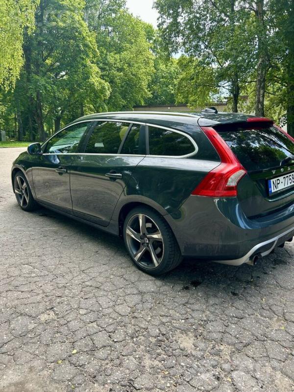 Grey Volvo V60 2012 in Talsi, with an engine capacity of 1.60 L and mileage of 317 thousand km for 4650 €, photo 4 on AUTOMOTO.COM.LV