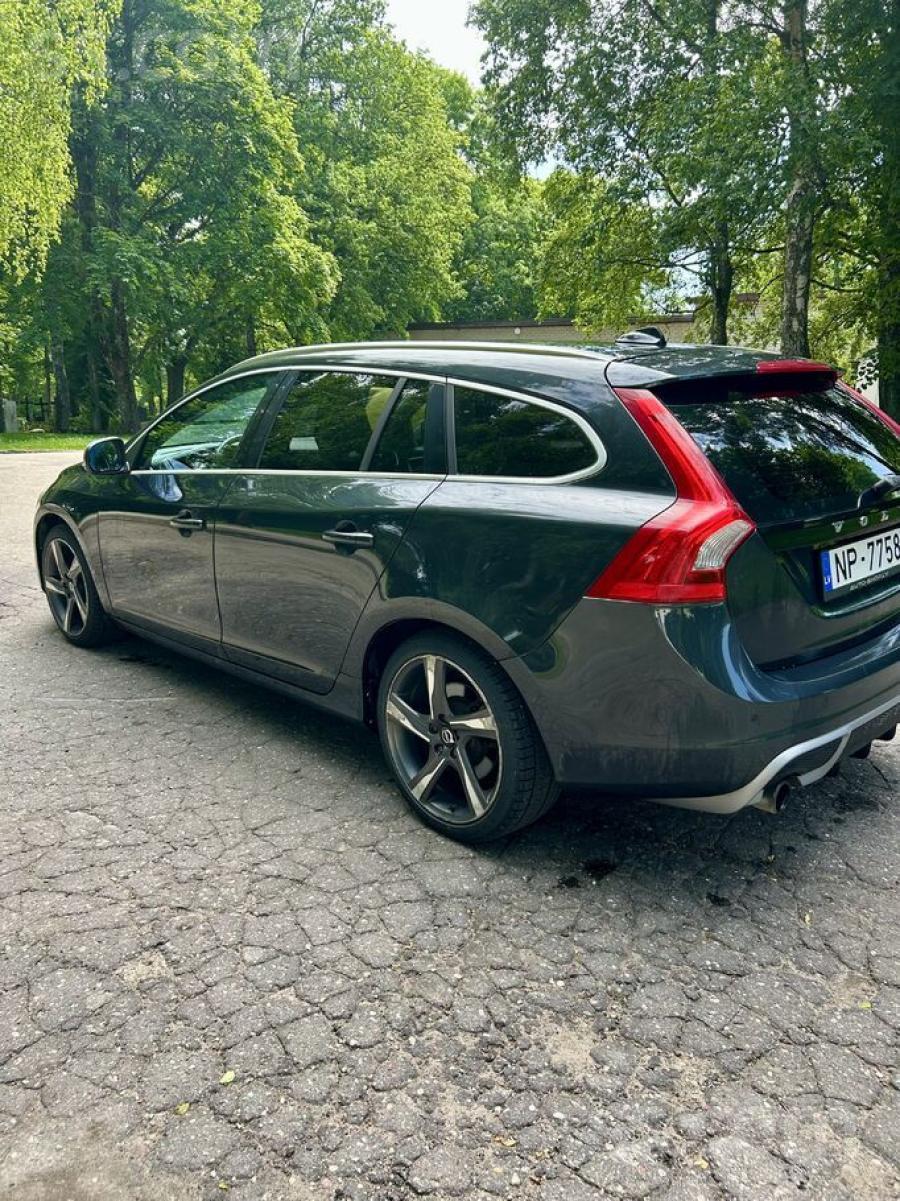 Pelēks Volvo V60 2012 Talsi, ar dzinēja tilpumu 1.60 L un nobraukumu 317 tūkst. km par 4650 €, foto 5 vietnē AUTOMOTO.COM.LV