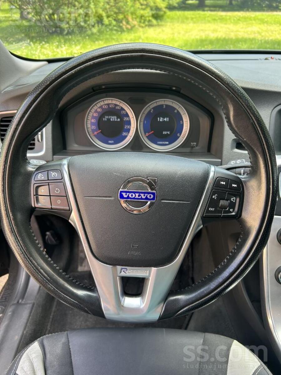 Pelēks Volvo V60 2012 Talsi, ar dzinēja tilpumu 1.60 L un nobraukumu 317 tūkst. km par 4650 €, foto 7 vietnē AUTOMOTO.COM.LV