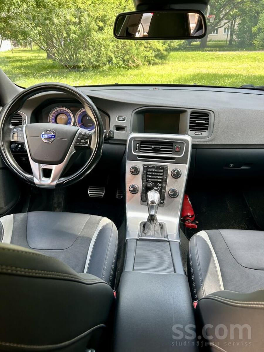 Pelēks Volvo V60 2012 Talsi, ar dzinēja tilpumu 1.60 L un nobraukumu 317 tūkst. km par 4650 €, foto 8 vietnē AUTOMOTO.COM.LV