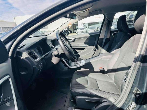 Pelēks Volvo V60 2012 Viļņa, ar dzinēja tilpumu 1.56 L un nobraukumu 248 tūkst. km par 3650 €, foto 6 vietnē AUTOMOTO.COM.LV