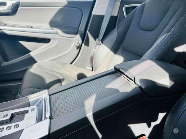 Pelēks Volvo V60 2012 Viļņa, ar dzinēja tilpumu 1.56 L un nobraukumu 248 tūkst. km par 3650 €, foto 10 vietnē AUTOMOTO.COM.LV