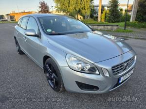 Pelēks Volvo V60 2012 Paide, ar dzinēja tilpumu 2.00 L un nobraukumu 321 tūkst. km par 5890 €, foto  vietnē AUTOMOTO.COM.LV