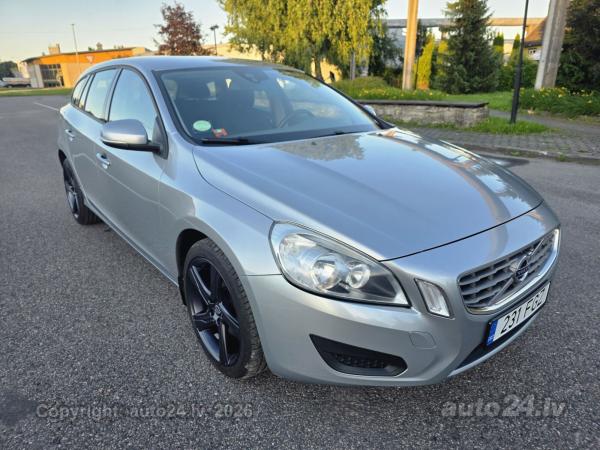 Grey Volvo V60 2012 in Paide, with an engine capacity of 2.00 L and mileage of 321 thousand km for 5890 €, photo 1 on AUTOMOTO.COM.LV