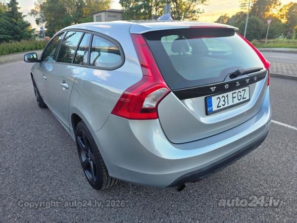 Grey Volvo V60 2012 in Paide, with an engine capacity of 2.00 L and mileage of 321 thousand km for 5890 €, photo 3 on AUTOMOTO.COM.LV