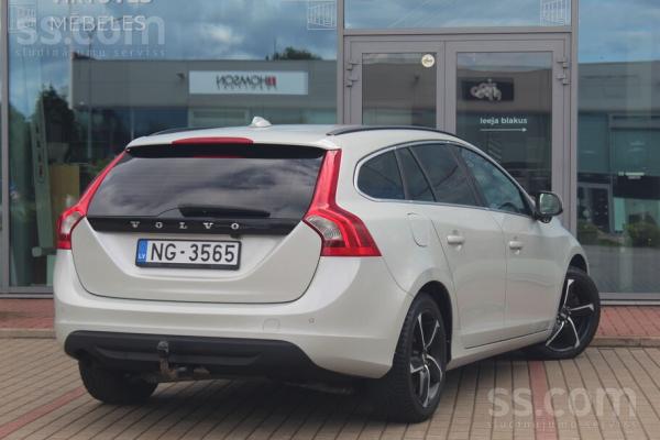 Pelēks Volvo V60 2012 Rīga, ar dzinēja tilpumu 2.00 L un nobraukumu 290 tūkst. km par 4999 €, foto 4 vietnē AUTOMOTO.COM.LV