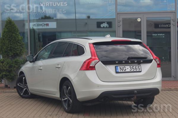 Pelēks Volvo V60 2012 Rīga, ar dzinēja tilpumu 2.00 L un nobraukumu 290 tūkst. km par 4999 €, foto 5 vietnē AUTOMOTO.COM.LV