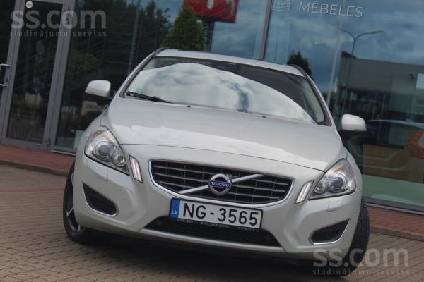 Pelēks Volvo V60 2012 Rīga, ar dzinēja tilpumu 2.00 L un nobraukumu 290 tūkst. km par 4999 €, foto 7 vietnē AUTOMOTO.COM.LV