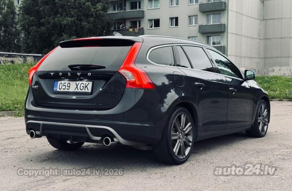 Pelēks Volvo V60 2012 Tallina, ar dzinēja tilpumu 2.00 L un nobraukumu 149 tūkst. km par 7990 €, foto 3 vietnē AUTOMOTO.COM.LV
