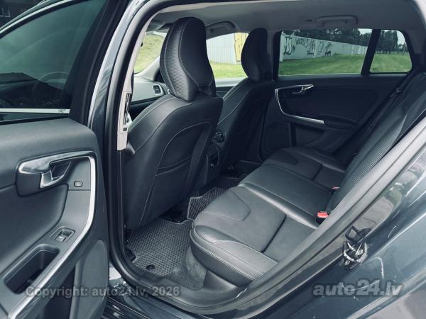 Pelēks Volvo V60 2012 Tallina, ar dzinēja tilpumu 2.00 L un nobraukumu 149 tūkst. km par 7990 €, foto 9 vietnē AUTOMOTO.COM.LV