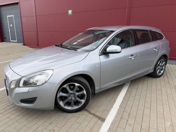 Grey Volvo V60 2012 in Kaunas, with an engine capacity of 1.56 L and mileage of 230 thousand km for 4700 €, photo 2 on AUTOMOTO.COM.LV