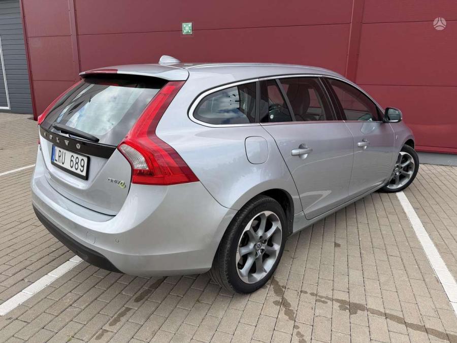 Pelēks Volvo V60 2012 Kauņa, ar dzinēja tilpumu 1.56 L un nobraukumu 230 tūkst. km par 4700 €, foto 4 vietnē AUTOMOTO.COM.LV