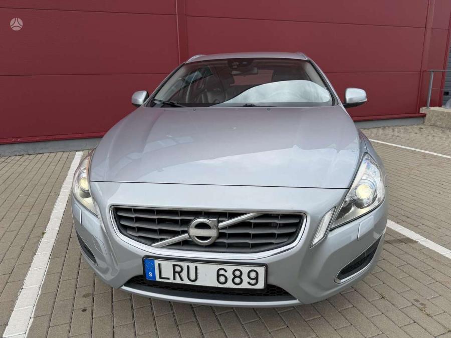 Pelēks Volvo V60 2012 Kauņa, ar dzinēja tilpumu 1.56 L un nobraukumu 230 tūkst. km par 4700 €, foto 6 vietnē AUTOMOTO.COM.LV