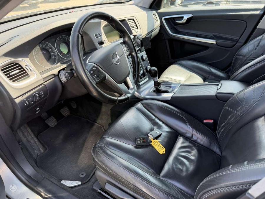 Pelēks Volvo V60 2012 Kauņa, ar dzinēja tilpumu 1.56 L un nobraukumu 230 tūkst. km par 4700 €, foto 8 vietnē AUTOMOTO.COM.LV