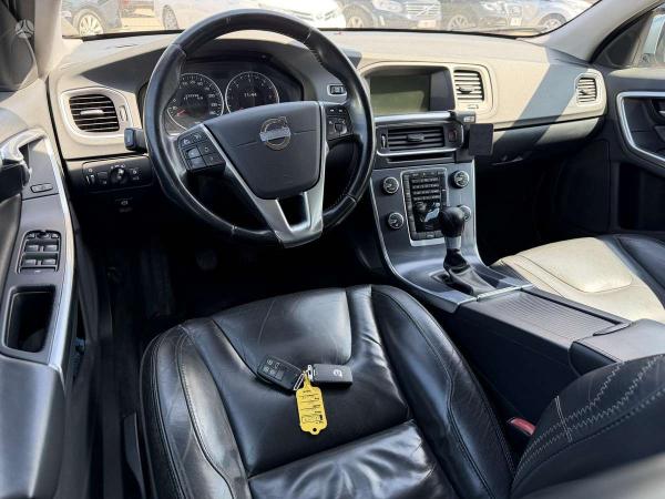 Grey Volvo V60 2012 in Kaunas, with an engine capacity of 1.56 L and mileage of 230 thousand km for 4700 €, photo 8 on AUTOMOTO.COM.LV