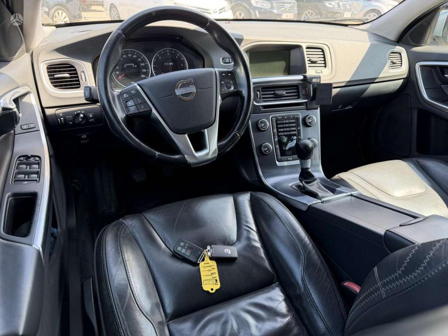 Pelēks Volvo V60 2012 Kauņa, ar dzinēja tilpumu 1.56 L un nobraukumu 230 tūkst. km par 4700 €, foto 9 vietnē AUTOMOTO.COM.LV