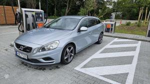 Grey Volvo V60 2012 in Vilnius, with an engine capacity of 2.00 L and mileage of 384 thousand km for 6300 €, photo 4 on AUTOMOTO.COM.LV
