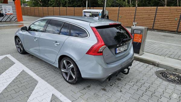 Grey Volvo V60 2012 in Vilnius, with an engine capacity of 2.00 L and mileage of 384 thousand km for 6300 €, photo 6 on AUTOMOTO.COM.LV
