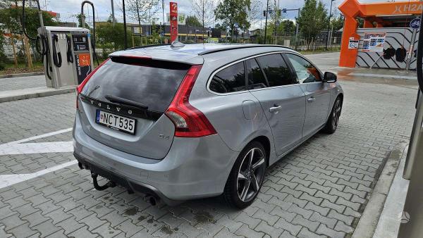 Grey Volvo V60 2012 in Vilnius, with an engine capacity of 2.00 L and mileage of 384 thousand km for 6300 €, photo 7 on AUTOMOTO.COM.LV