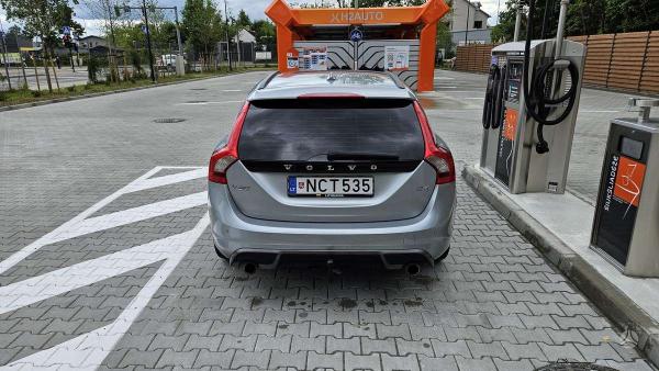 Grey Volvo V60 2012 in Vilnius, with an engine capacity of 2.00 L and mileage of 384 thousand km for 6300 €, photo 8 on AUTOMOTO.COM.LV