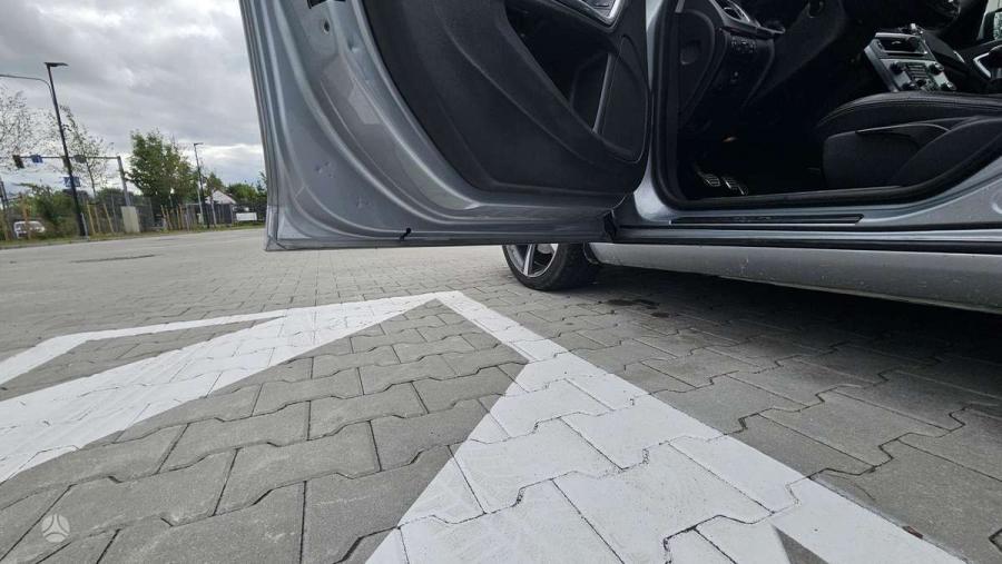 Grey Volvo V60 2012 in Vilnius, with an engine capacity of 2.00 L and mileage of 384 thousand km for 6300 €, photo 13 on AUTOMOTO.COM.LV