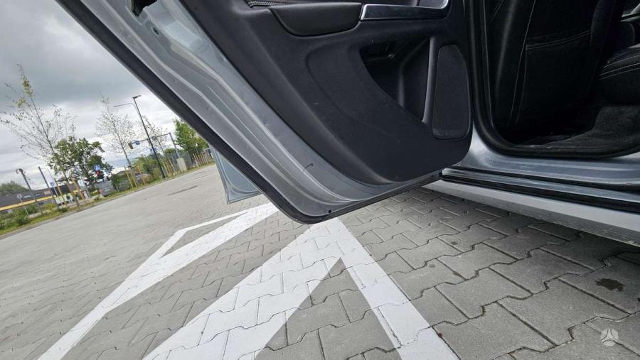 Grey Volvo V60 2012 in Vilnius, with an engine capacity of 2.00 L and mileage of 384 thousand km for 6300 €, photo 20 on AUTOMOTO.COM.LV